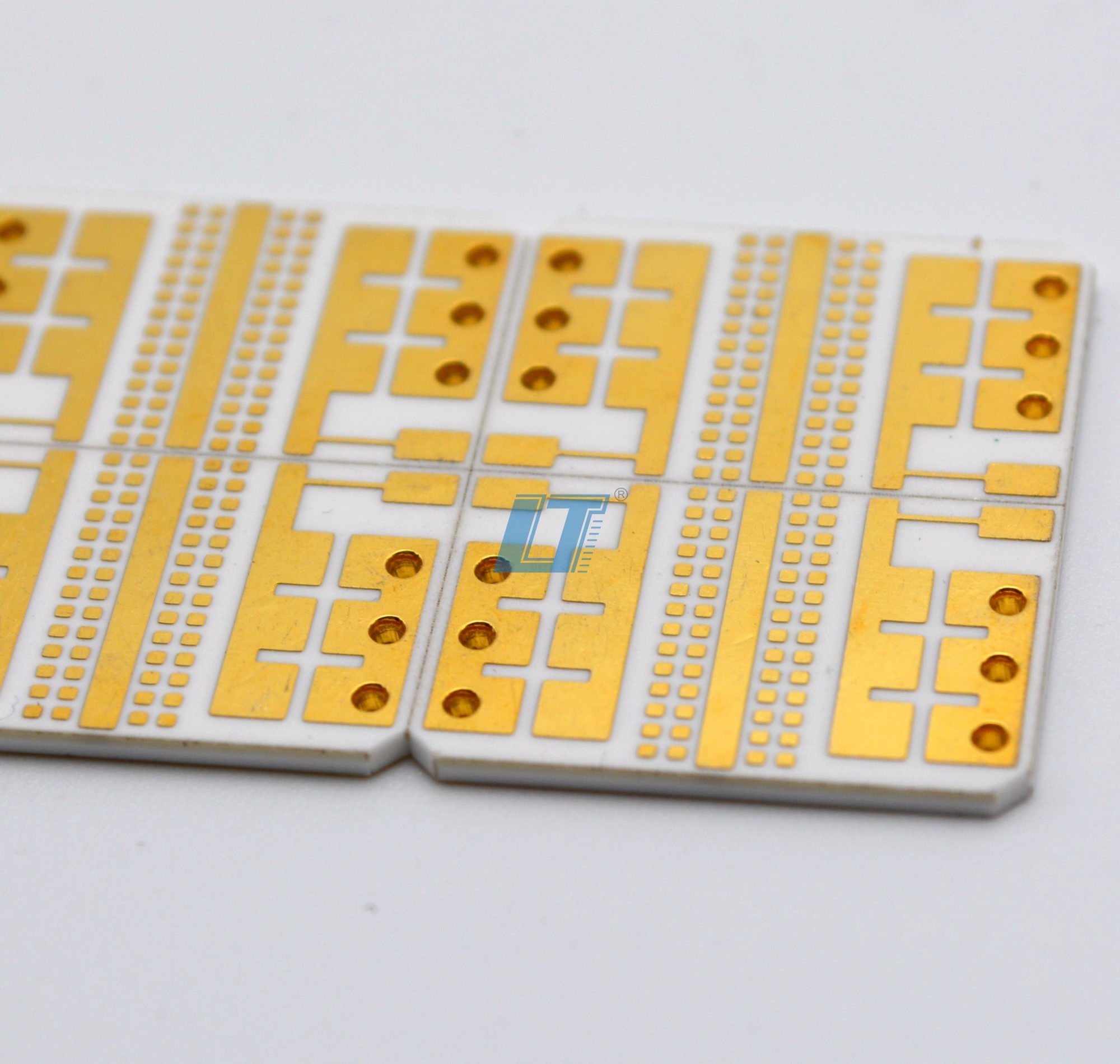 1-8Layer Immersion Gold Ceramic PCB Board Al2O3/ALN Hằng số dielectric